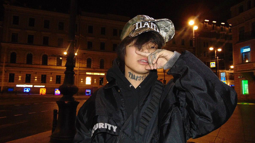 "Делаем бигстепы, амотивейшн прям ща, прям тут": YA3 — рэпер-мем из "Дымохода"