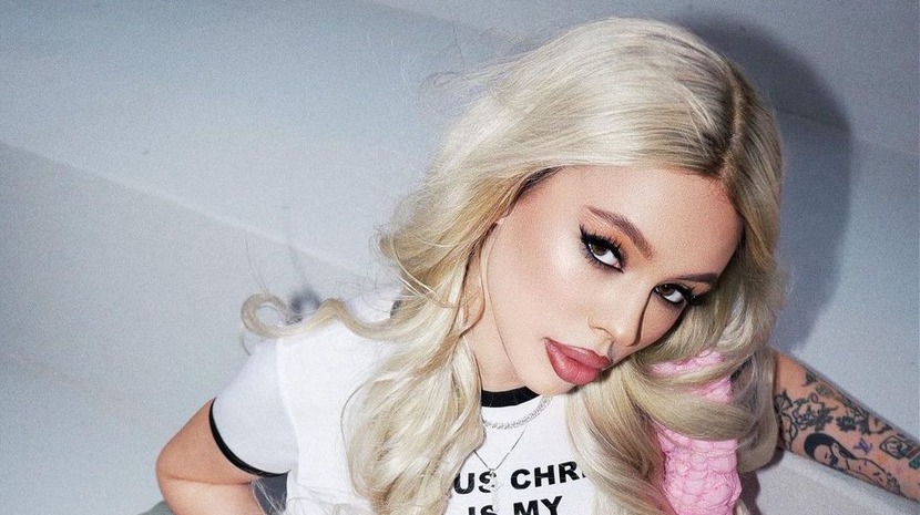 Instasamka выпустила трек "За деньги да"